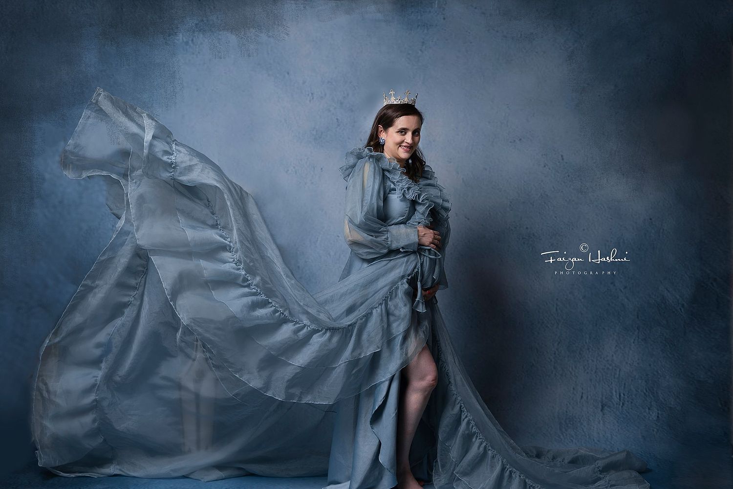 "Magnificent Maternity: Capturing Life's Beautiful Journey"