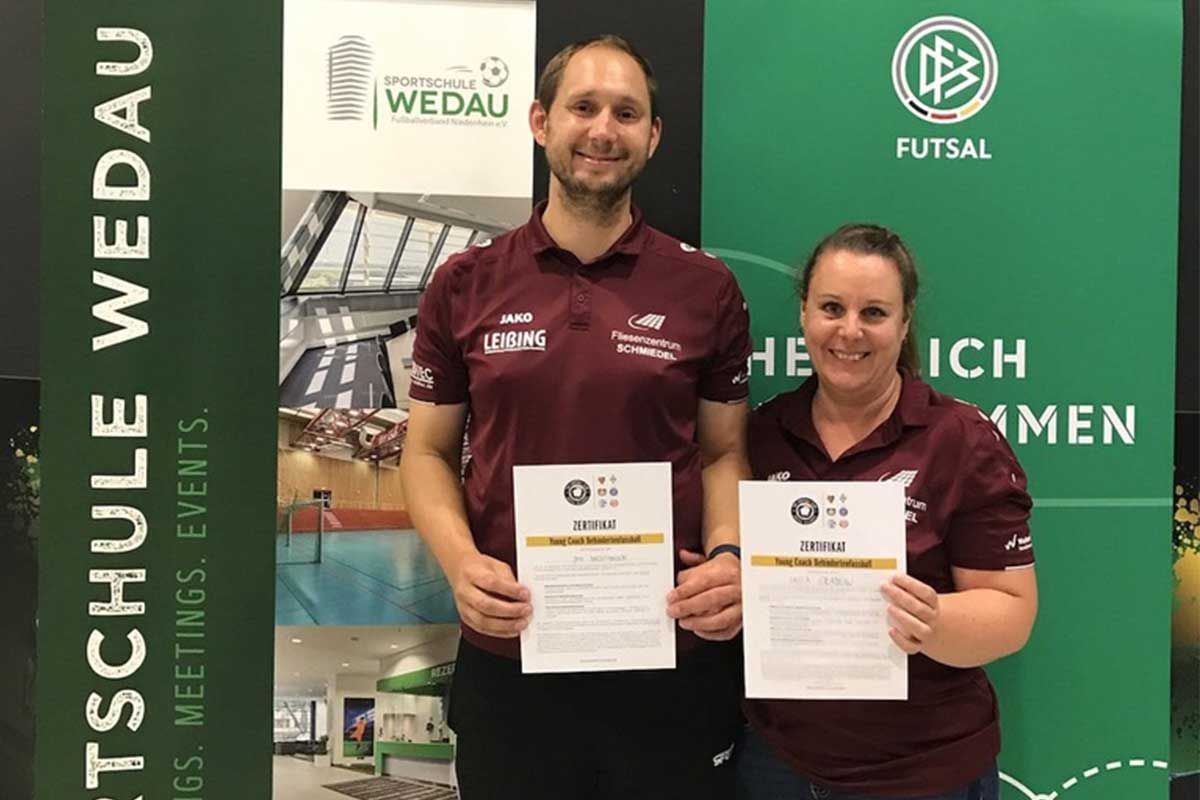 Tandem Young Coach-Ausbildung: Inga und Jan bei Football Club Social ...