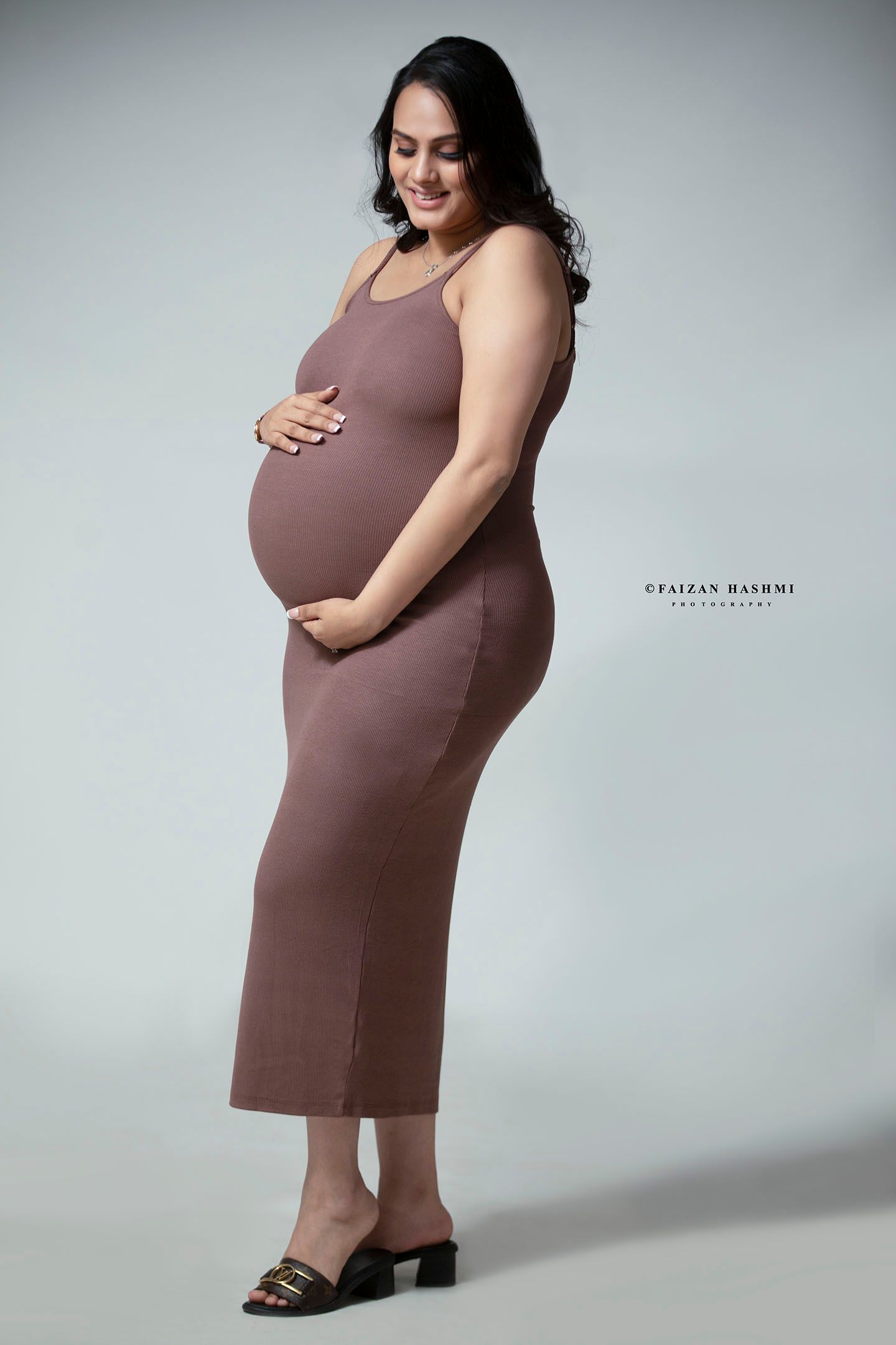 "Magnificent Maternity: Capturing Life's Beautiful Journey"